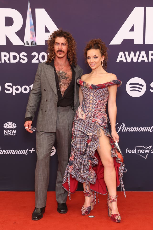 Australian singer Keli Holiday denied entry into US as girlfriend ...