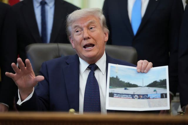 Trump has 400-word meltdown over New York Times report on Lincoln ...
