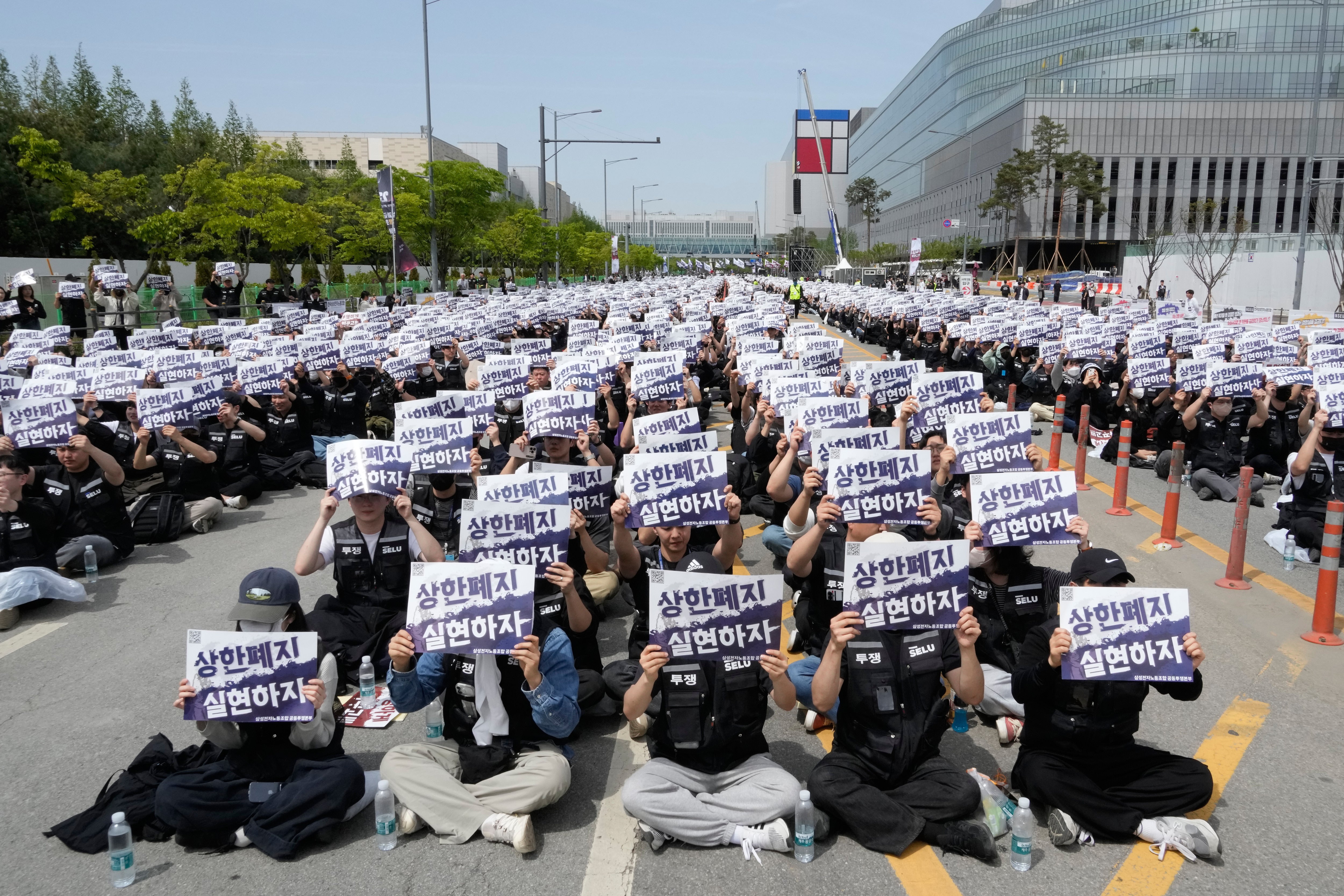 Samsung staff set to strike as huge 48,000-strong walkout could hit ...