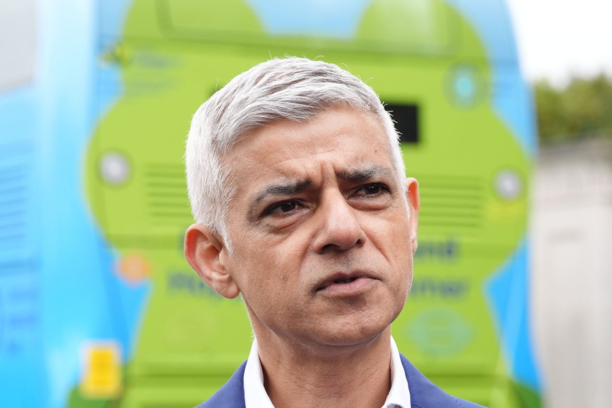 Met Police warns of reduced officer numbers after mayor blocks Palantir ...