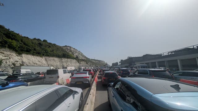 ‘Total gridlock’ at Dover as 8,000 travellers face new EU border checks ...