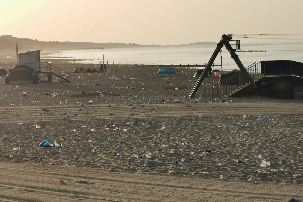Bournemouth Beach Buried In Rubbish After Bank Holiday Heatwave Crowds Bournemouth Beach Buried In Rubbish After Bank Holiday Heatwave Crowds