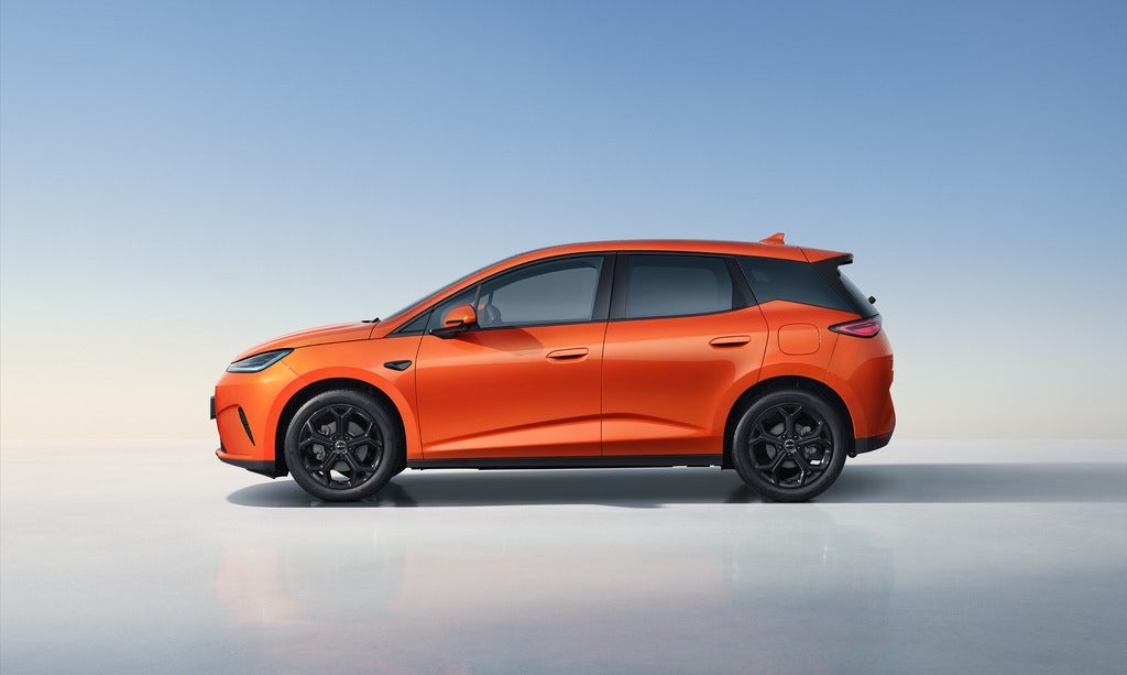 New BYD Dolphin G DM-i brings cut-price plug-in hybrid power to ...