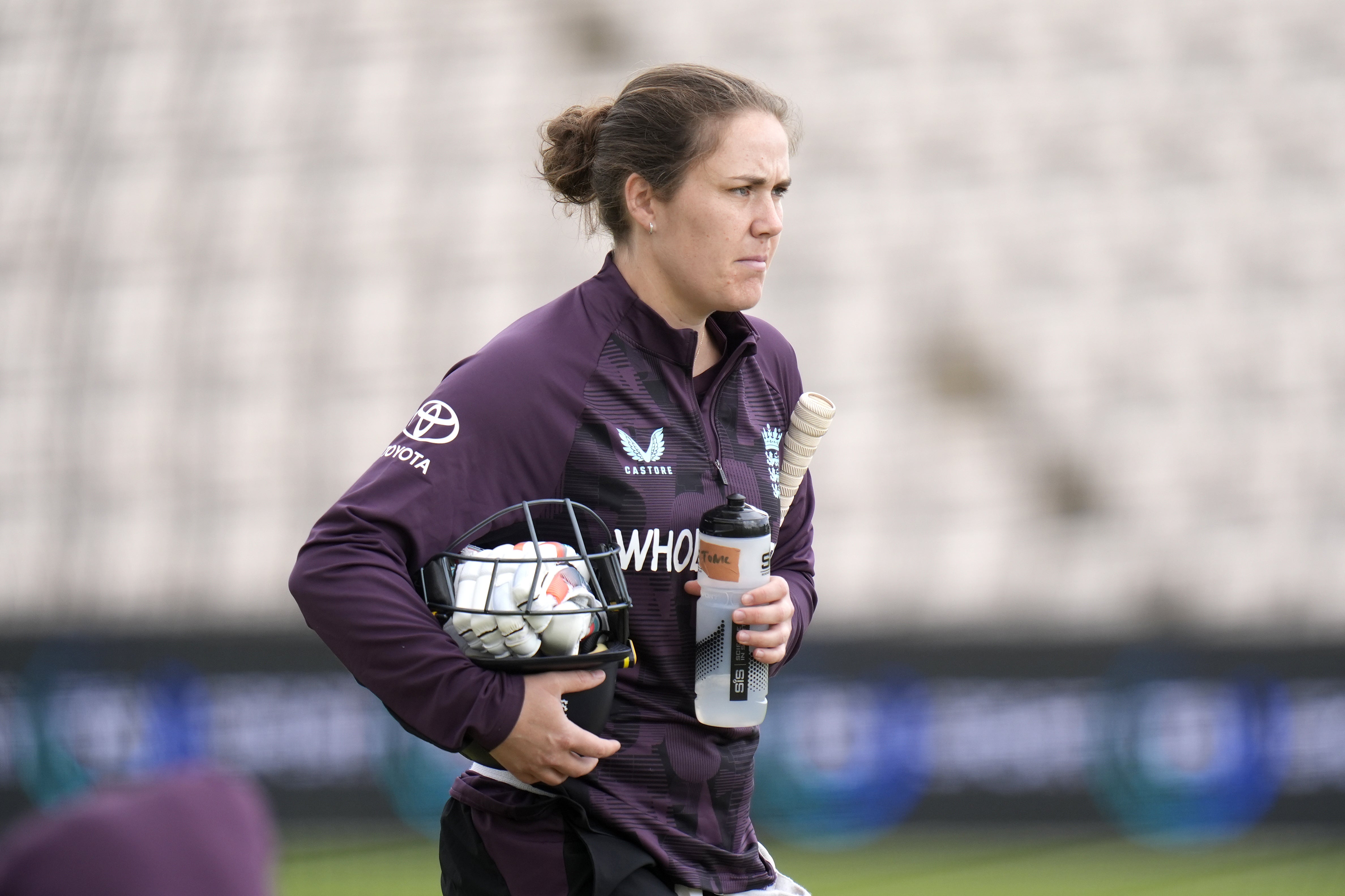 Amy Jones sure Charlie Dean ready to captain England…