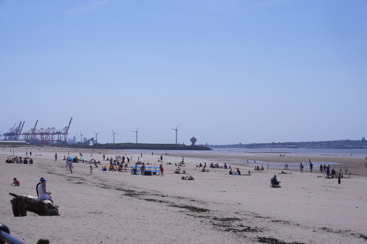 Water safety warning as teen becomes tenth person to die during UK ...
