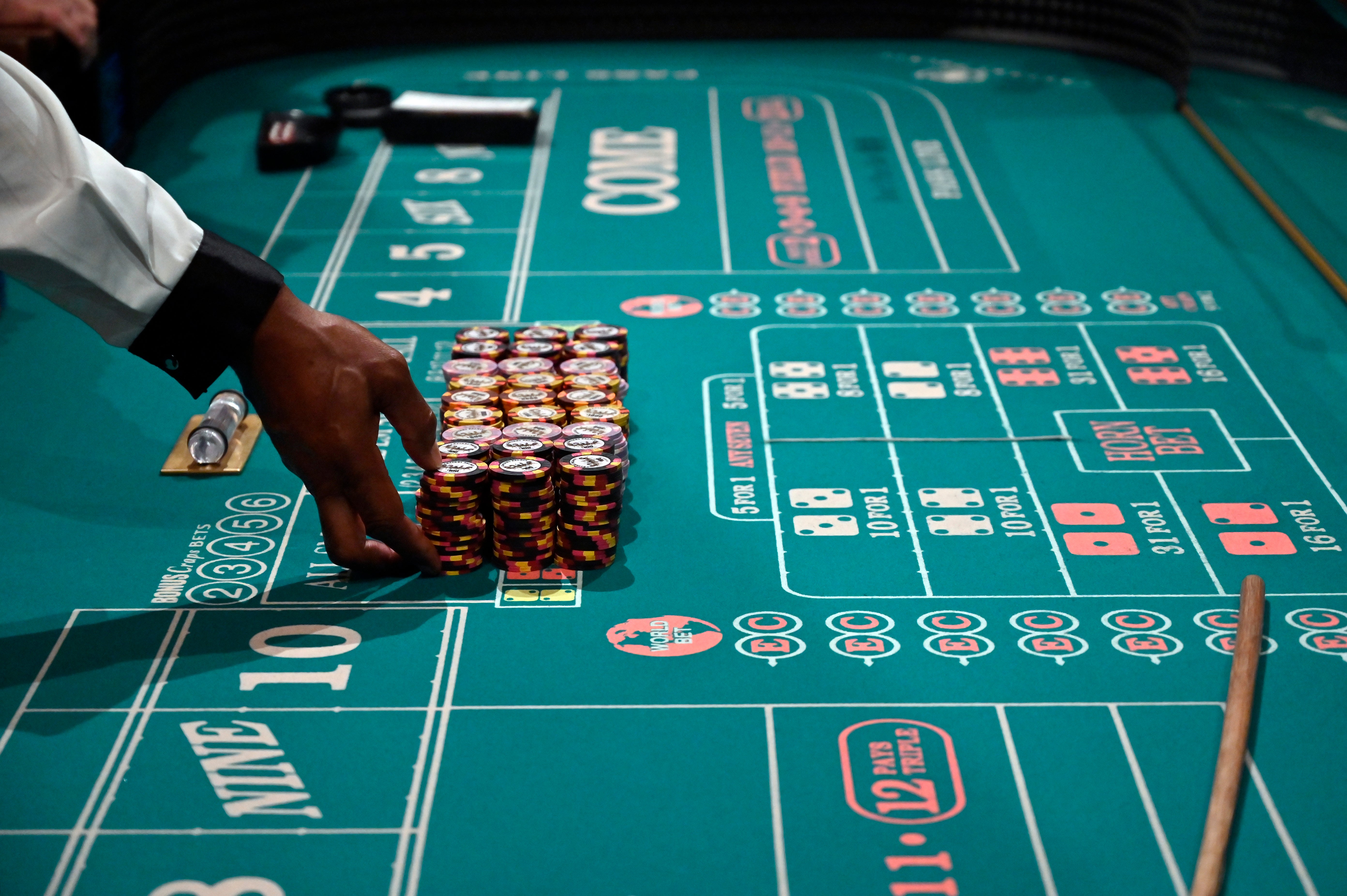 Las Vegas Strip icon Caesars is sold for $6 billion to Fertitta ...