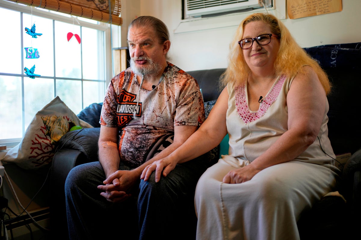 Googly-eyed robot gives dementia-stricken husband his freedom back ...
