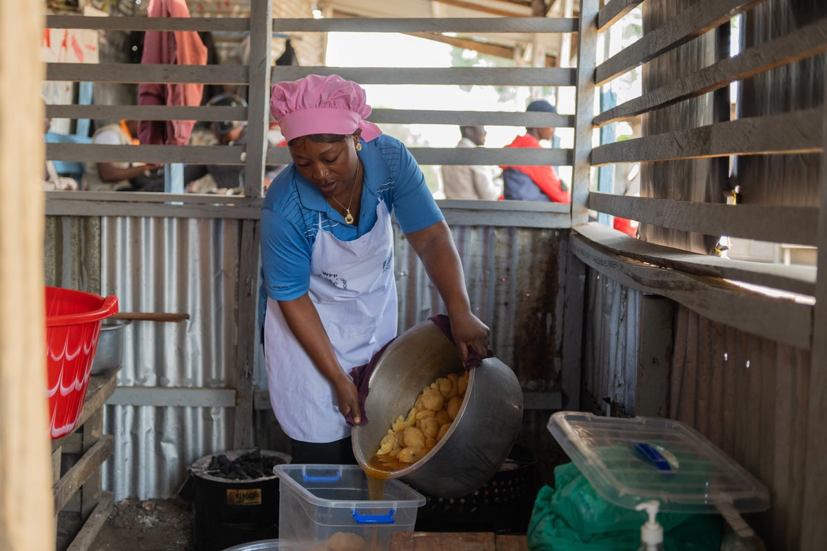 As Congo grapples with Ebola, volunteers cook up meals to support ...