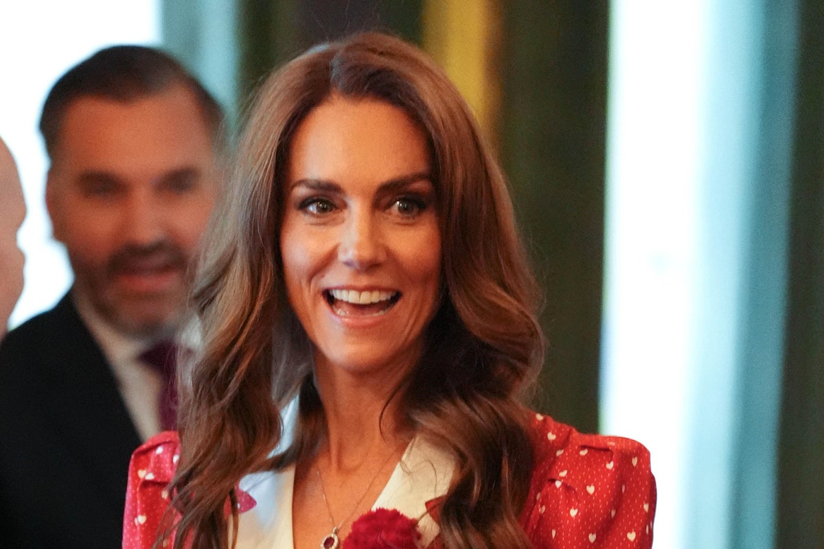 King, Queen and Kate mark 125 years of Cancer Research UK with ...