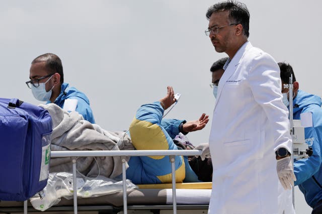 Mount Everest climber stranded for a week without food rescued crawling ...