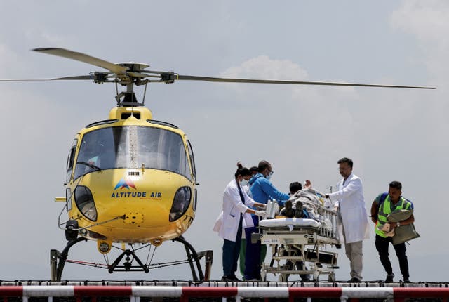 Mount Everest climber stranded for a week without food rescued crawling ...