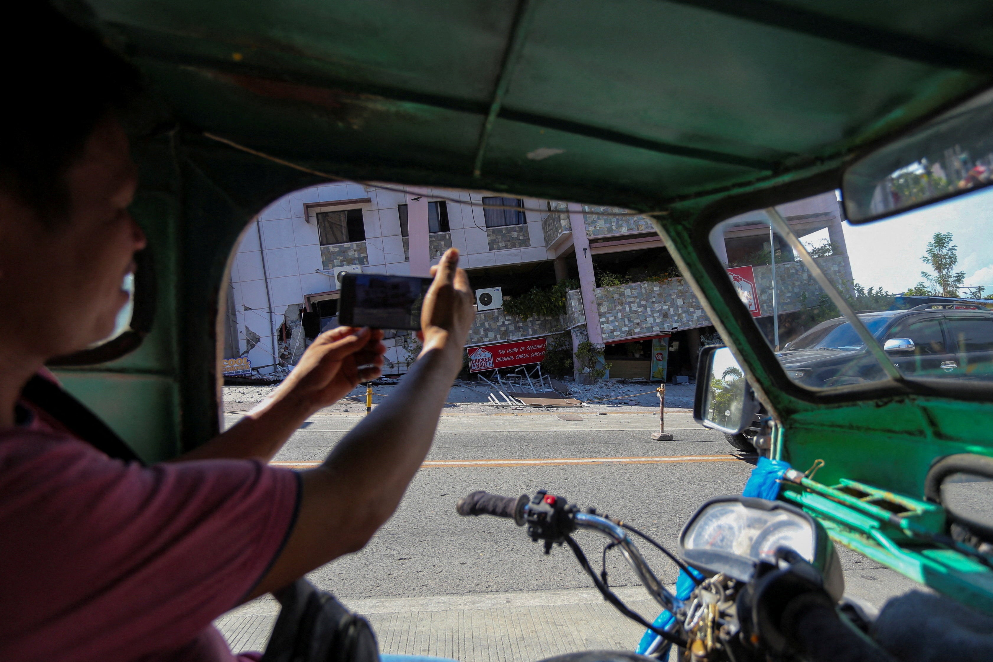 Philippines earthquake death toll rises as landslides triggered and ...
