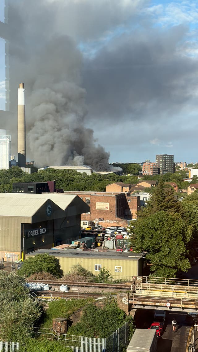 Bermondsey fire: 100 firefighters called to huge blaze near Canada ...