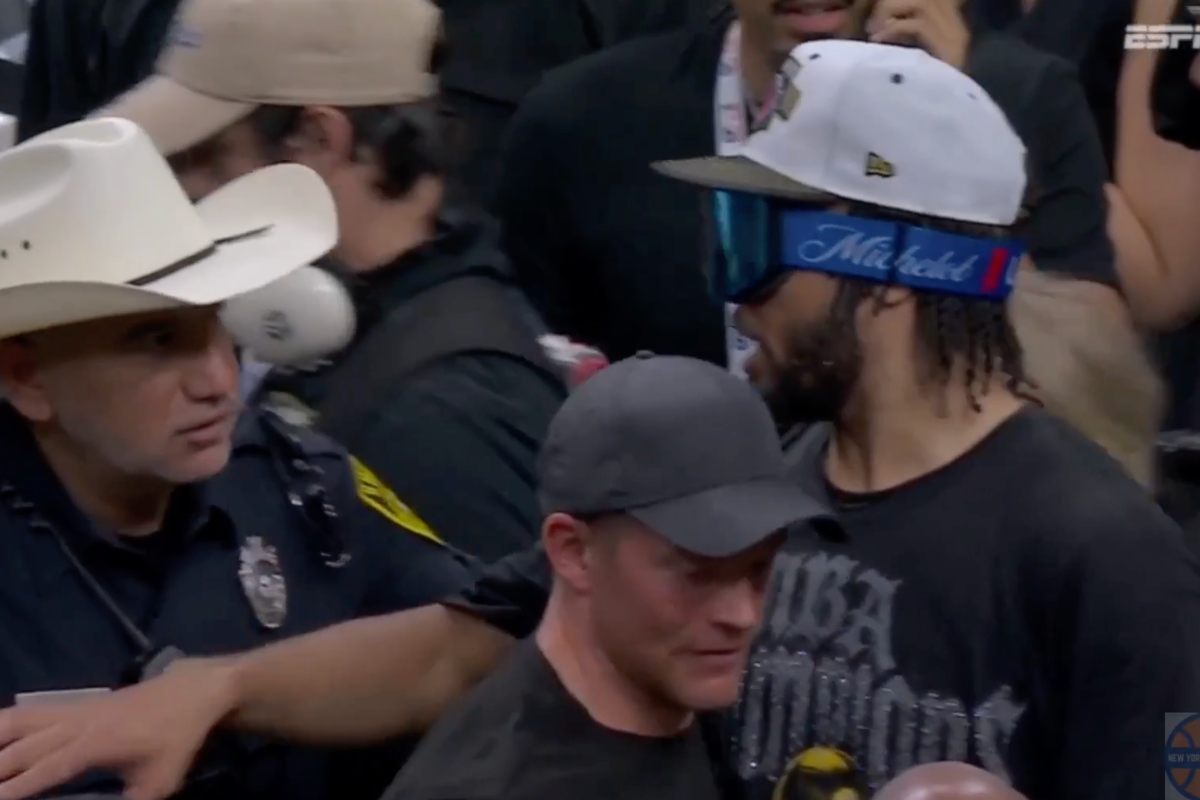 Texas cop pushes Jalen Brunson as Knicks celebrate Finals win in newly ...
