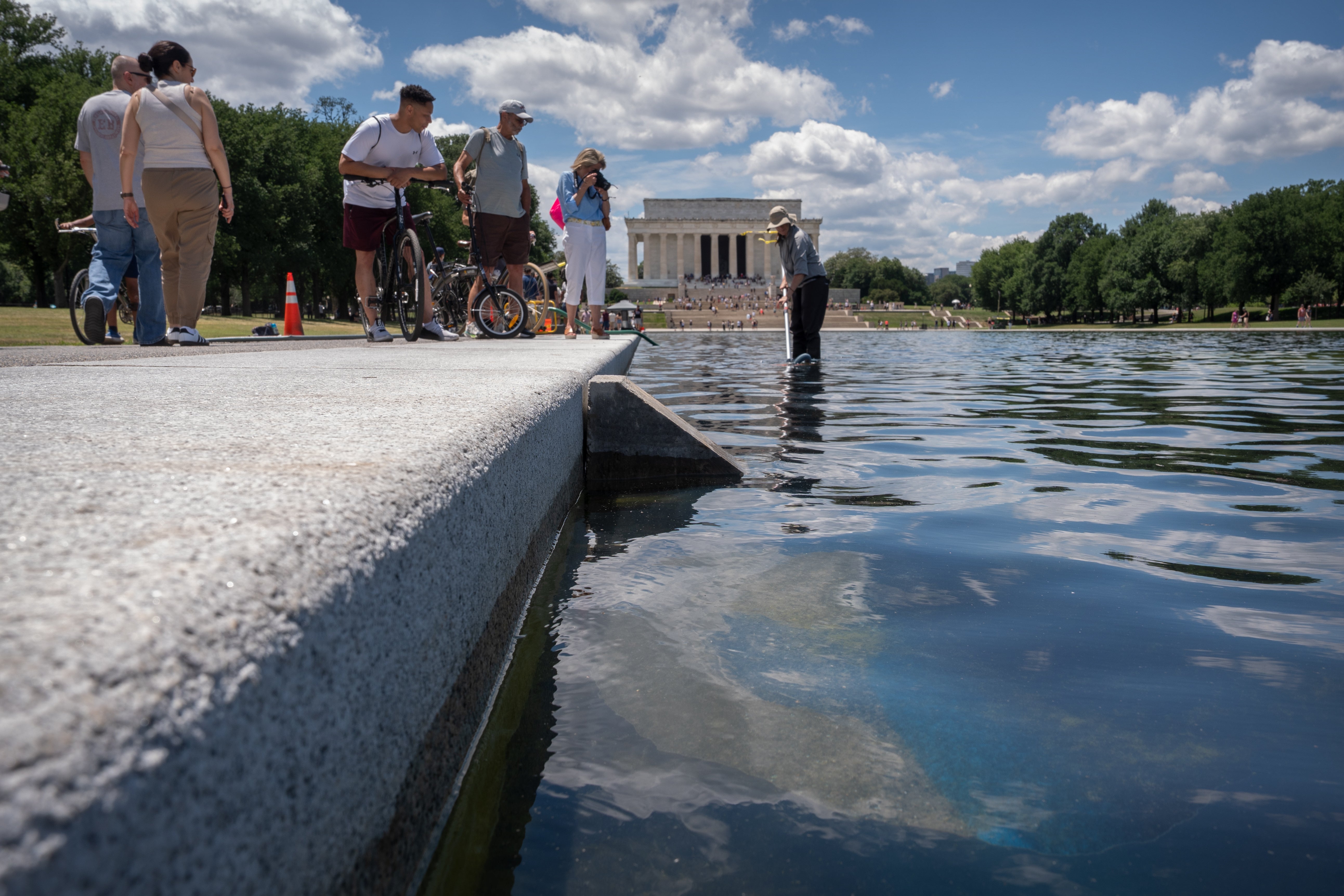 Trump tries to blame Reflecting Pool woes on vandalism, without ...