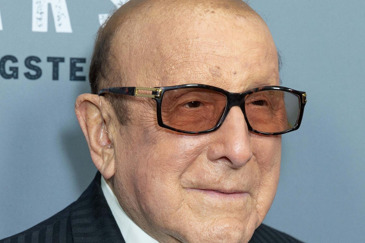 Clive Davis: Music mogul who launched Whitney Houston’s career dies ...