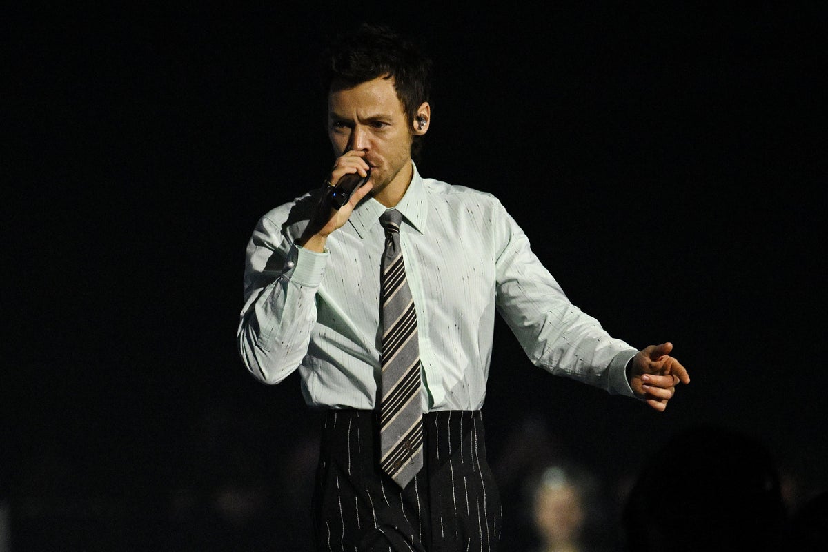 Harry Styles fans warned about hot weather before Wembley Stadium show ...