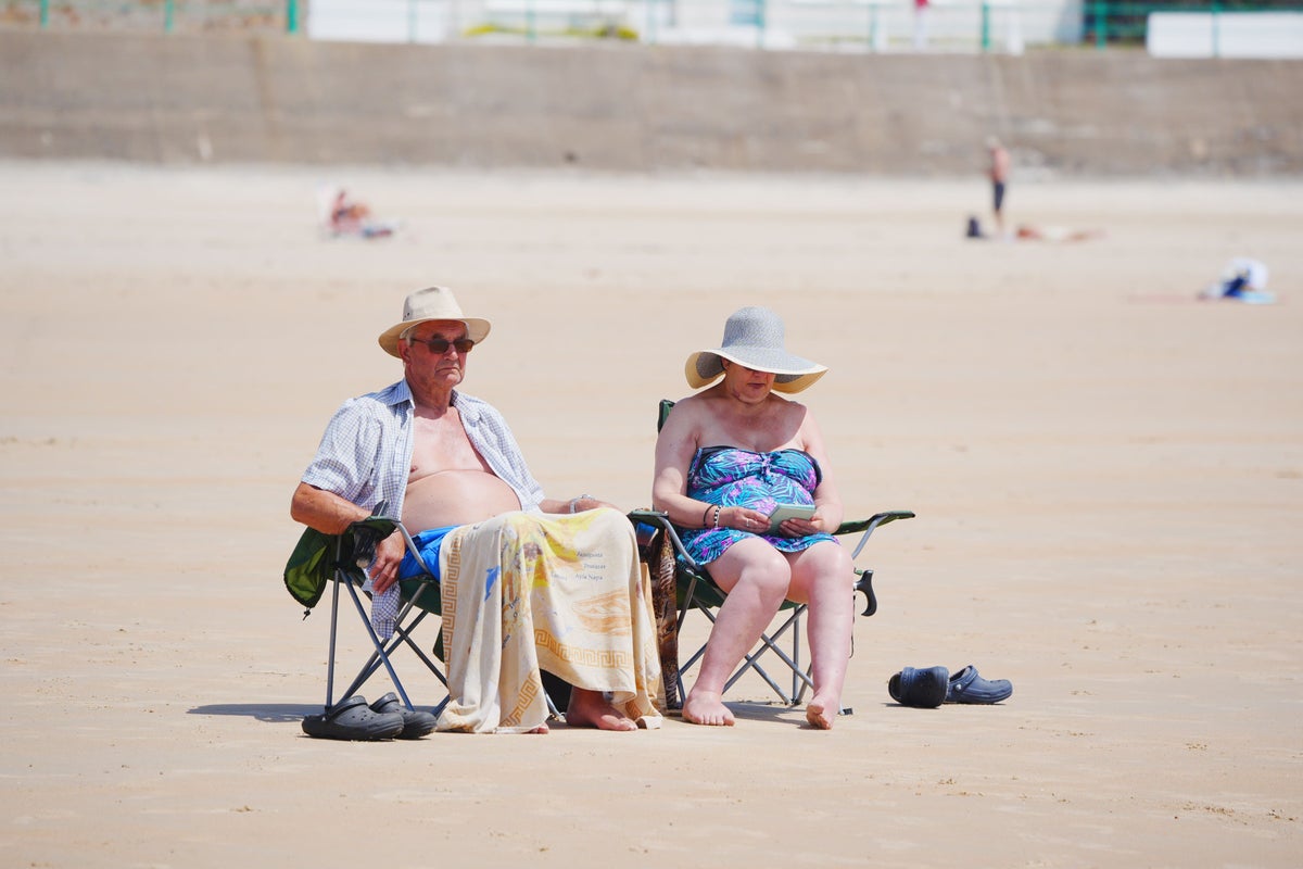 Scotland records hottest day of year as travel disruption warnings ...