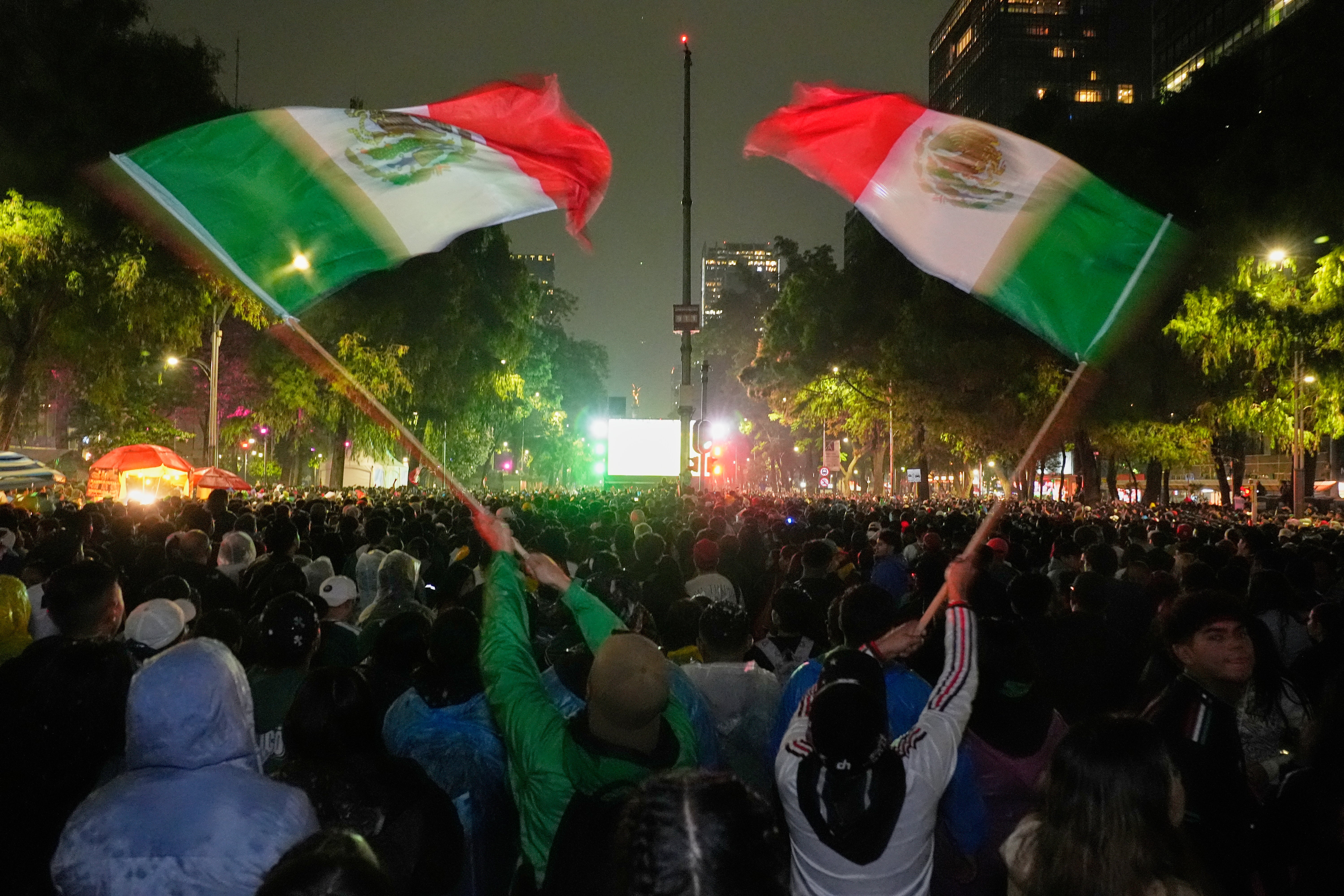 3 people die of asphyxiation during Mexico City celebrations after ...