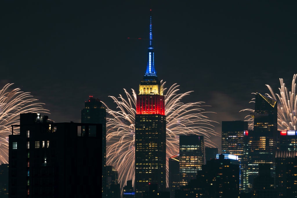 How do fireworks work? A chemist explains the science behind them | The ...