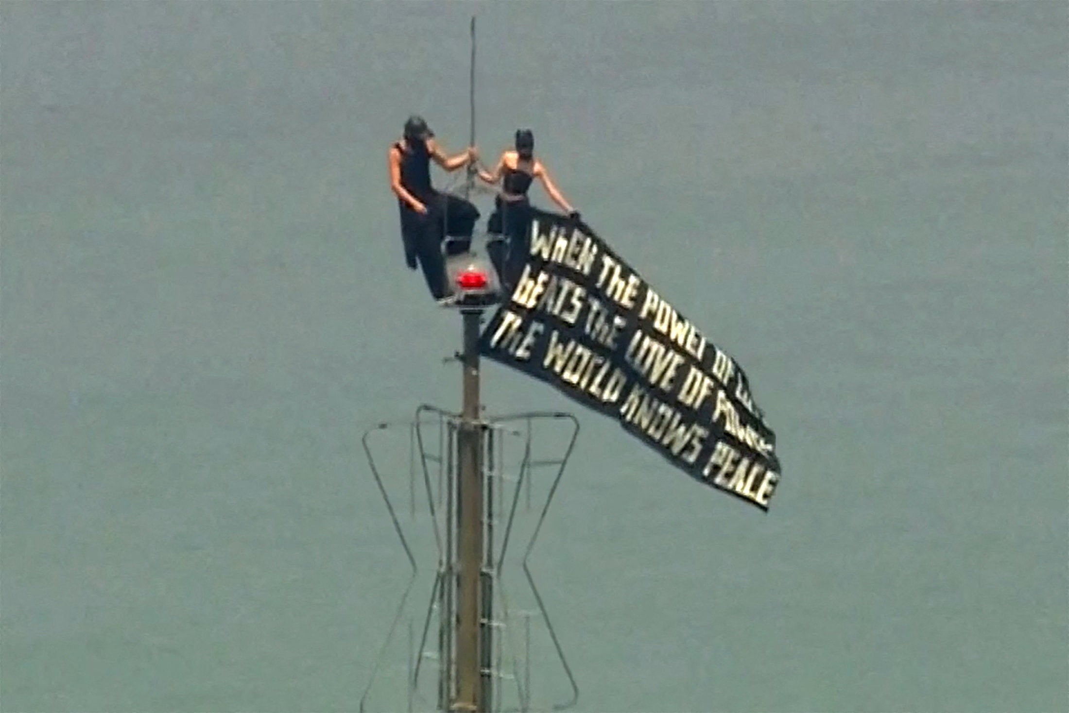 Daredevil couple arrested after scaling Empire State Building to get ...