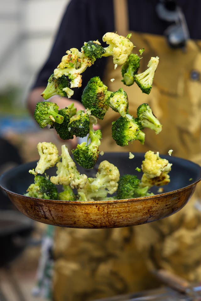 Cyclospora: How to wash and store salad properly – and the greens that ...