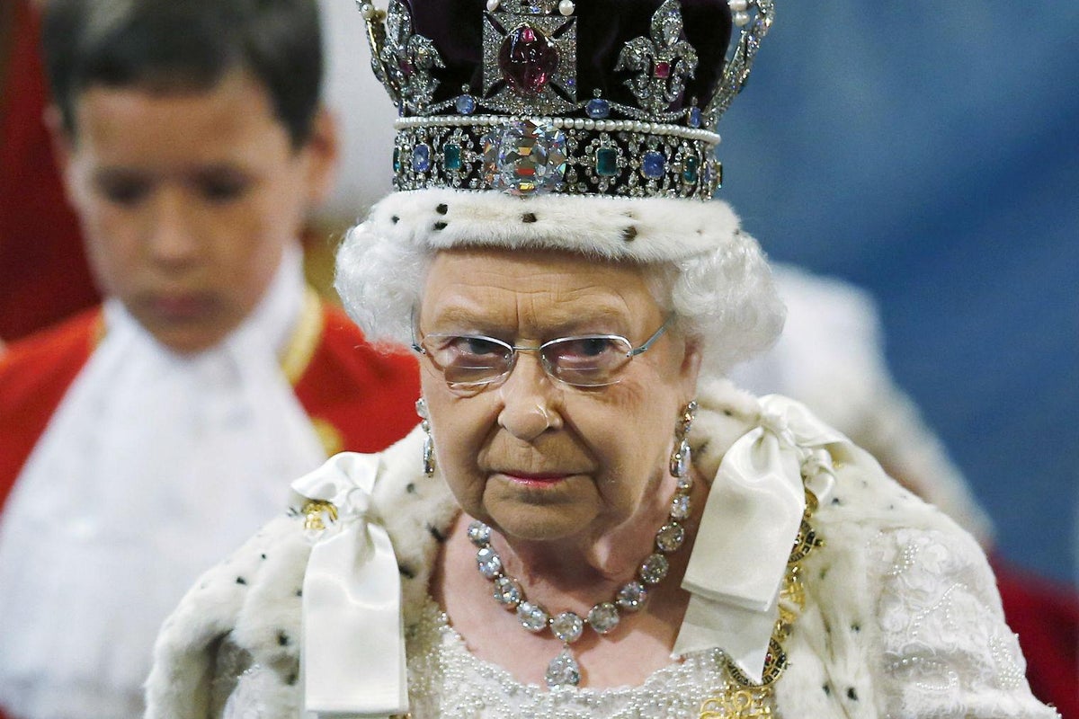 All the bizarre powers you didn’t know the Queen has - from owning ...