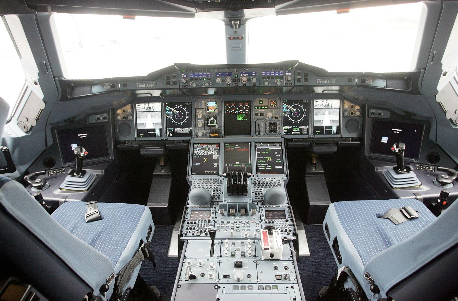 Here's how the Germanwings pilot could have been locked out of the ...