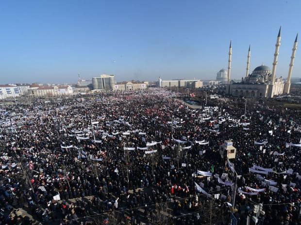 Hundreds of thousands join anti-Charlie Hebdo march in Chechnya ...