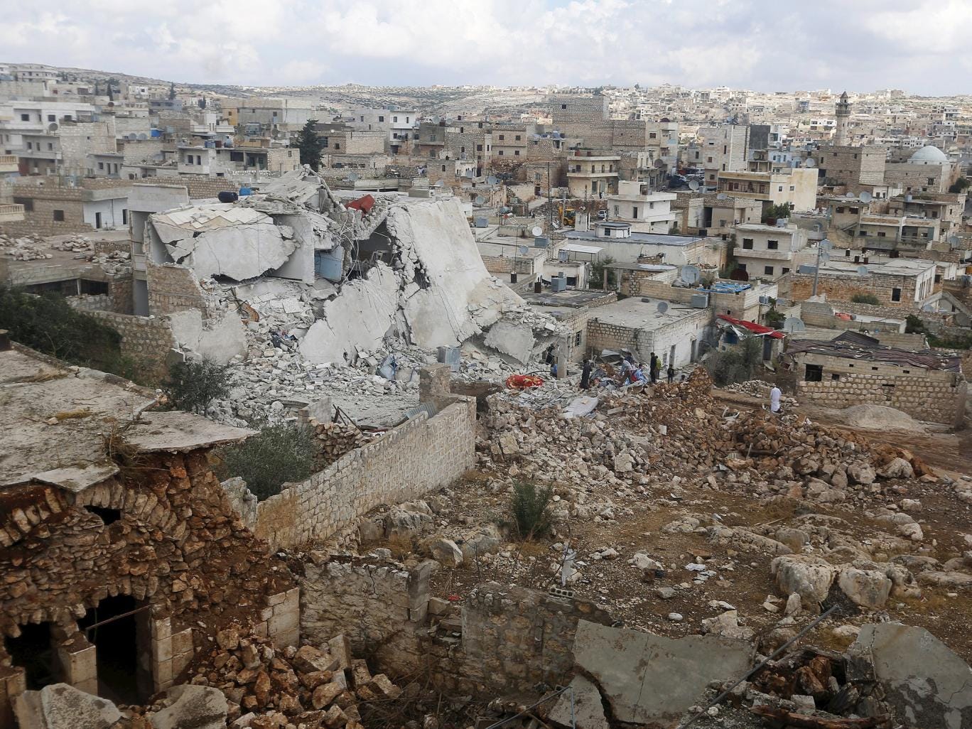 Syria crisis: Thousands of Iranian troops amass for all-out assault on ...