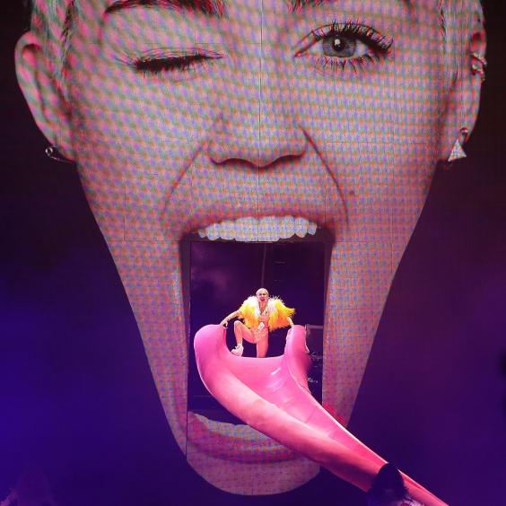 Es Devlin (English Stage Designer) ~ Bio with [ Photos | Videos ]