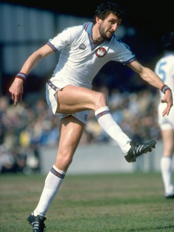 Kate Cross requires just five balls to push back the boundaries | The ...