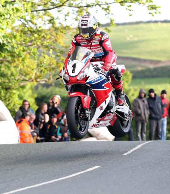 Isle of Man TT 2015: John McGuinness rides his luck in chasing a Senior ...