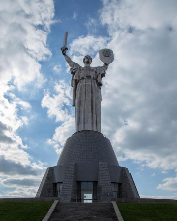 What happens when you bribe your way inside Kiev’s Mother Motherland ...