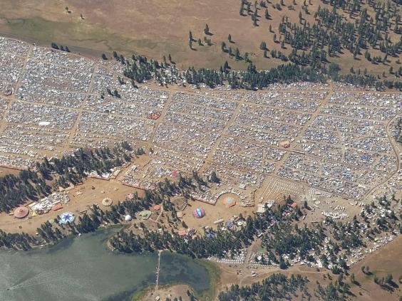 Solar eclipse 2017: Aerial photos show staggering number of people ...