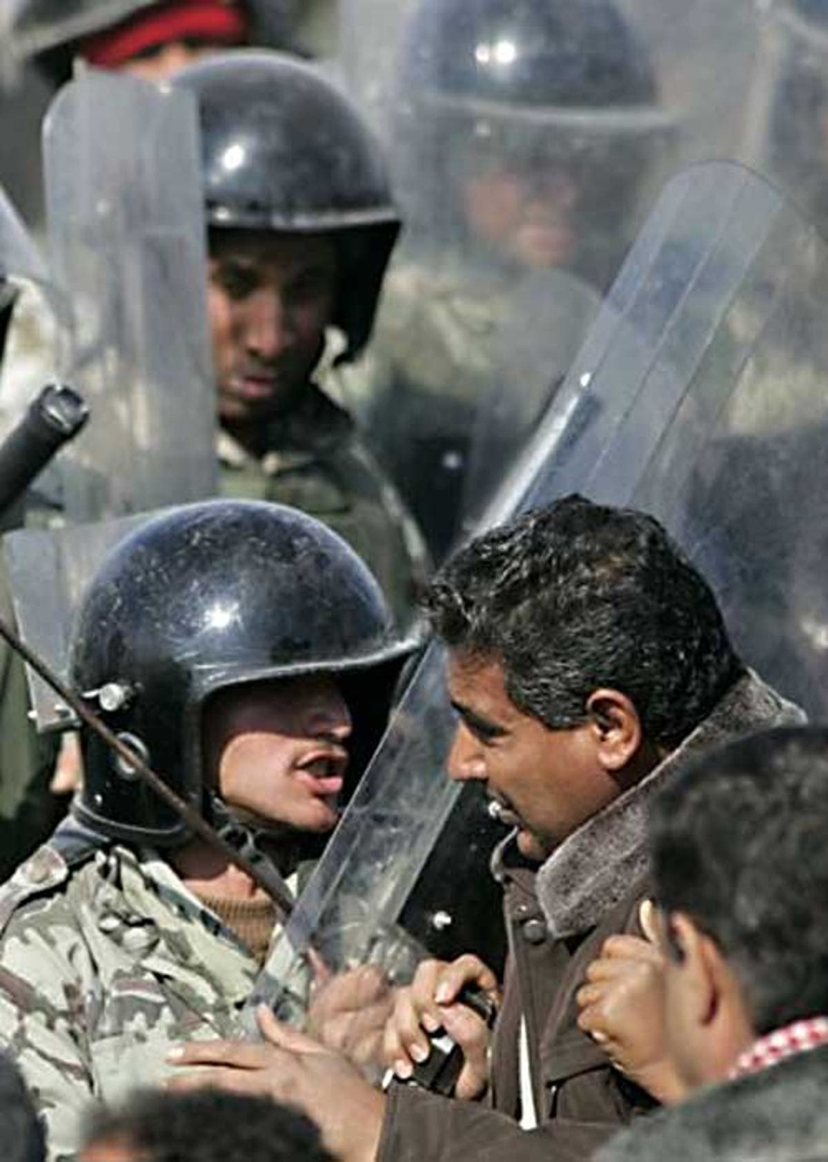 Egyptian riot police try to stem tide of Palestinians | The Independent ...