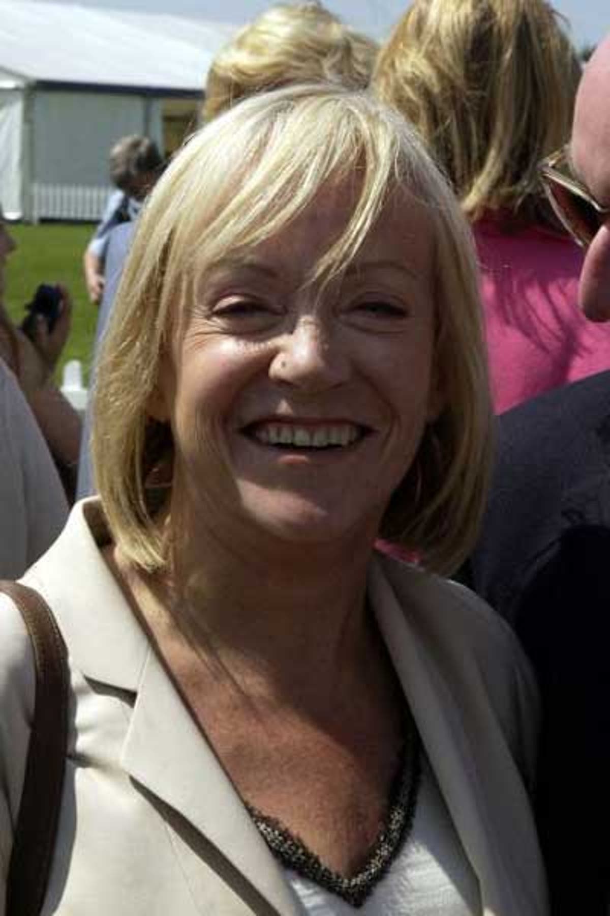 Carol Barnes: Authoritative television journalist who anchored 'News at ...