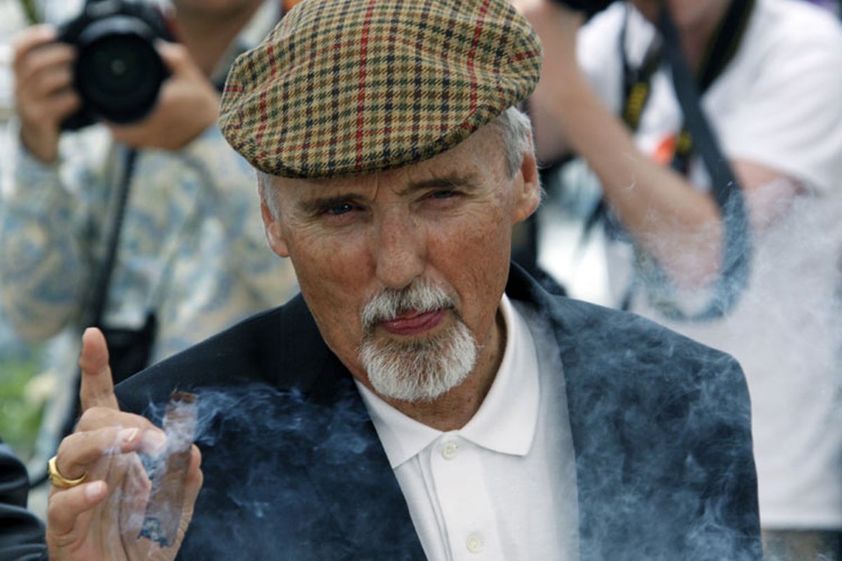 Cancer-stricken Easy Rider star Dennis Hopper files for divorce from ...