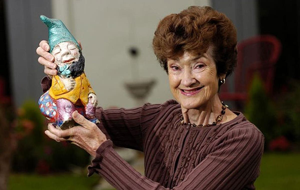 How Murphy the stolen gnome went around the world in 48 photographs ...