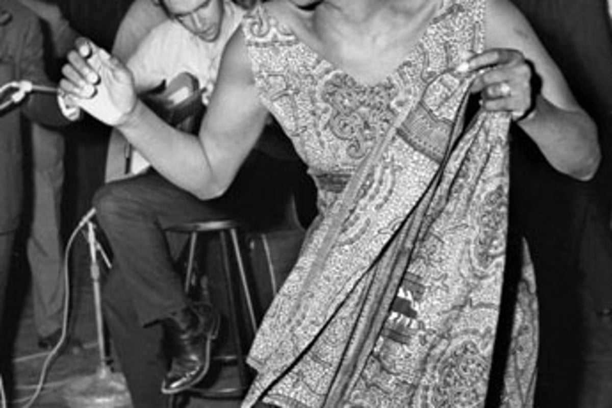 Miriam Makeba: Singer banned from her native South Africa for fighting ...
