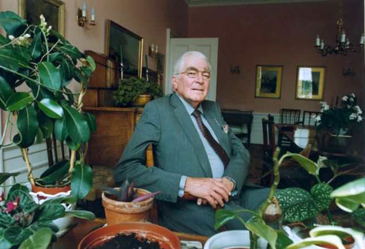 Sir Lewis Robertson: Industrialist and company doctor who turned around ...