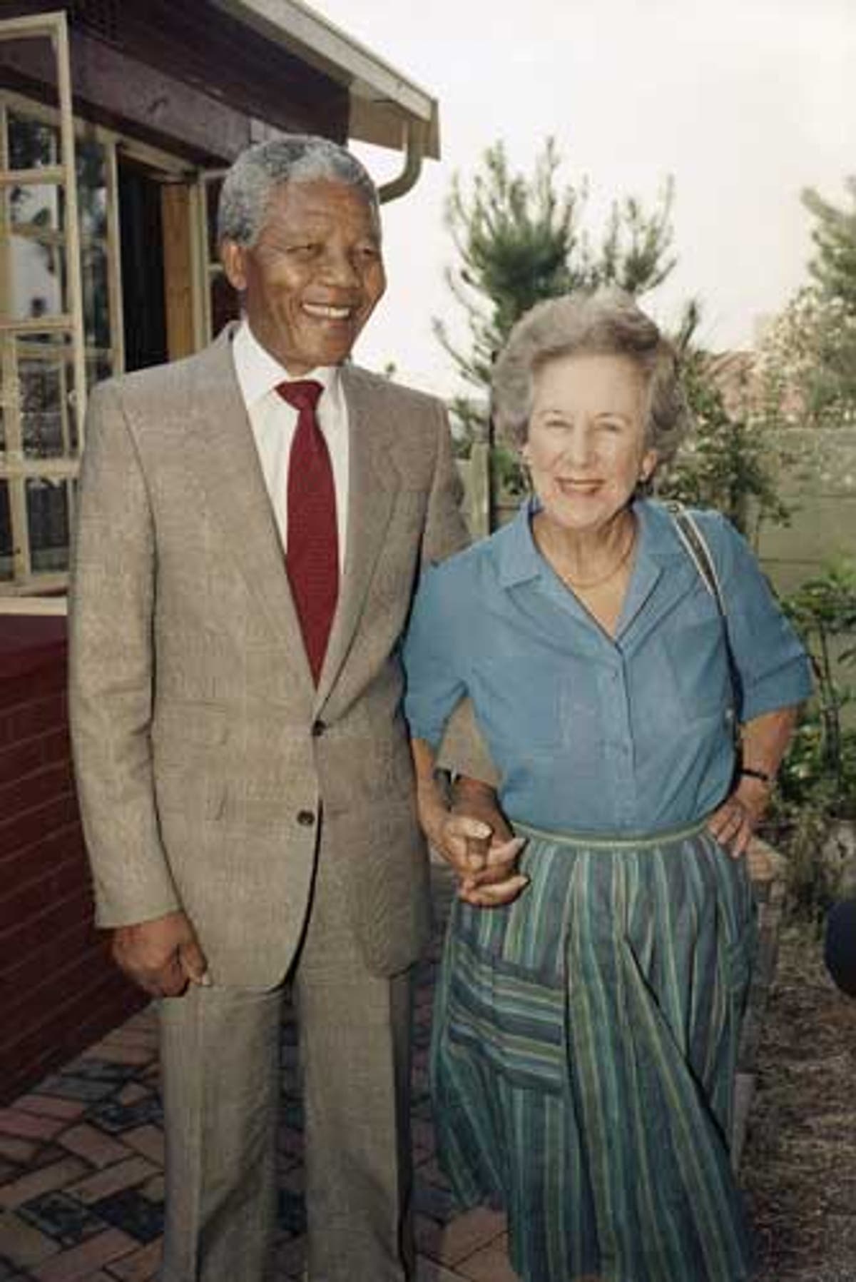 Anti-apartheid pioneer Suzman dies | The Independent | The Independent