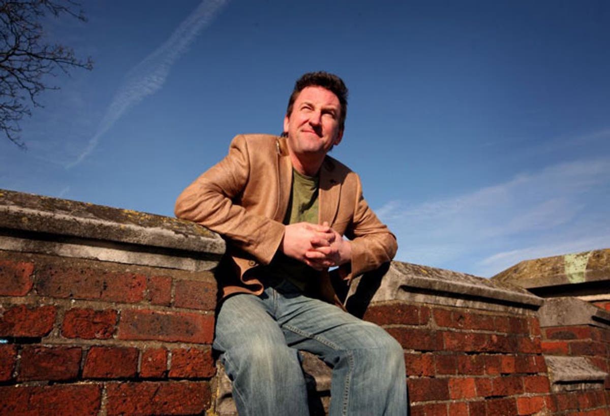 Lee Mack: The comedian who is upping the pace of British sitcoms | The ...