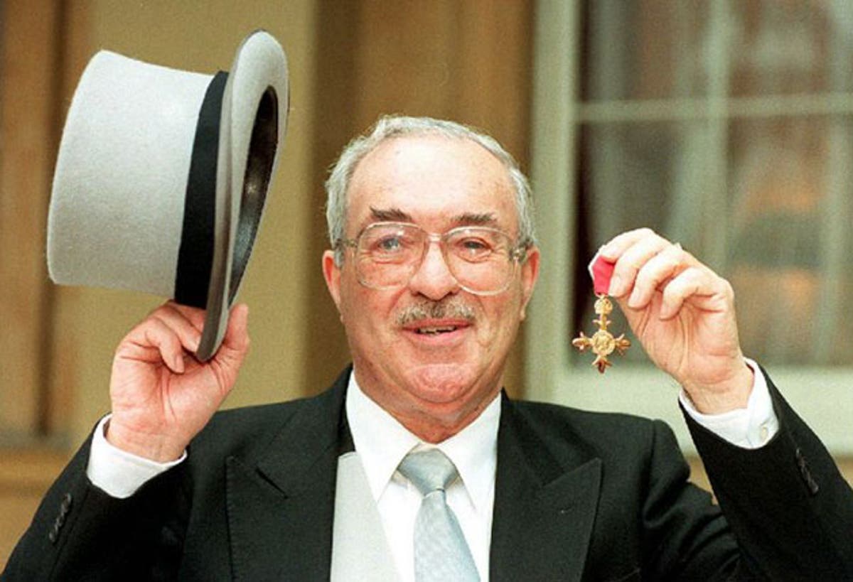 Gutteridge, legendary voice of boxing, dies | The Independent | The ...