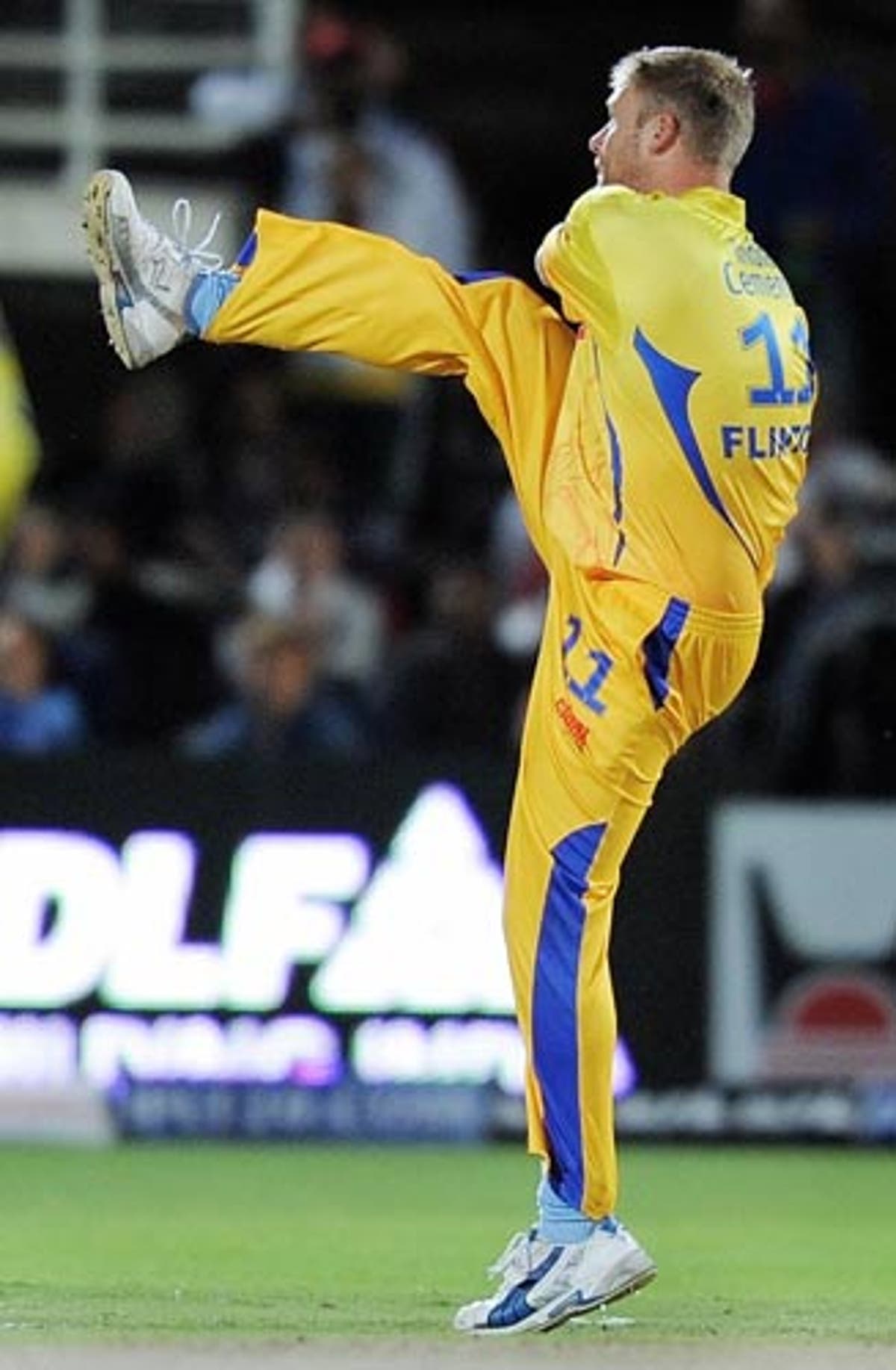 Flintoff leaves IPL to undergo knee surgery | The Independent | The ...