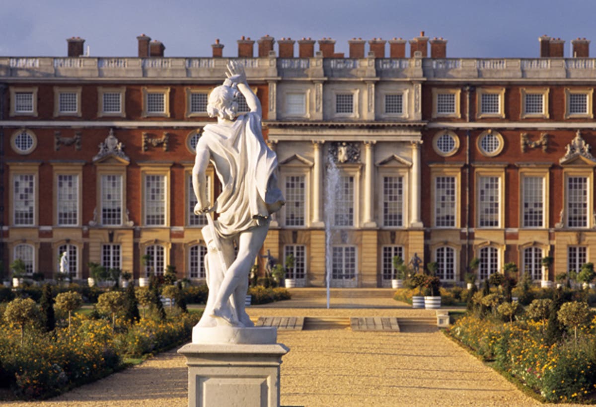 Royal stables for sale to pay Palace repair bills | The Independent ...