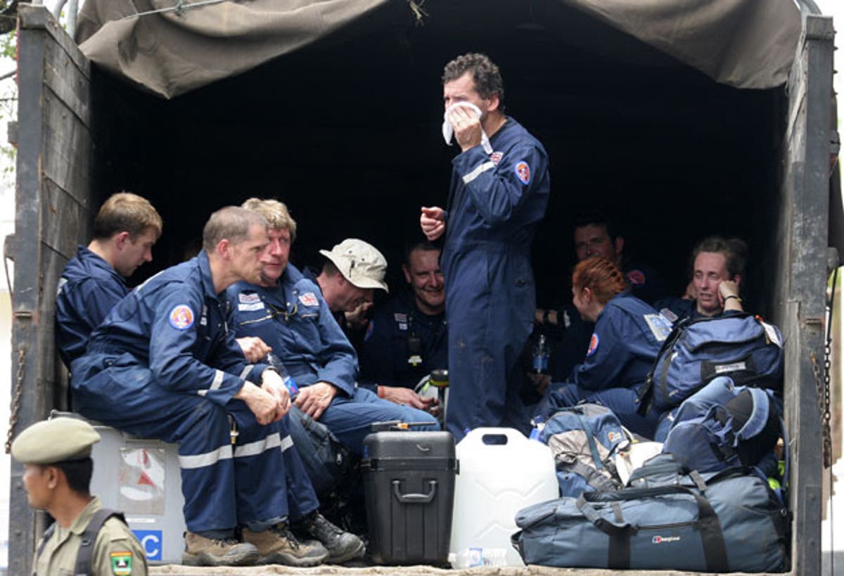 British rescue teams arrive 'too late' to help in Sumatra | The ...