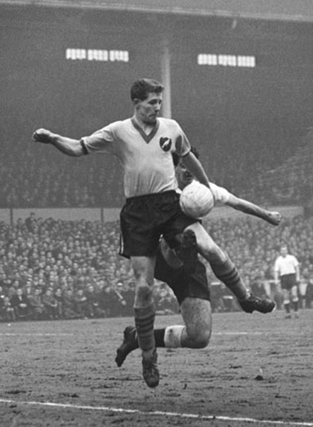 Terry Bly: Strong and brave striker who holds the post-war record for ...