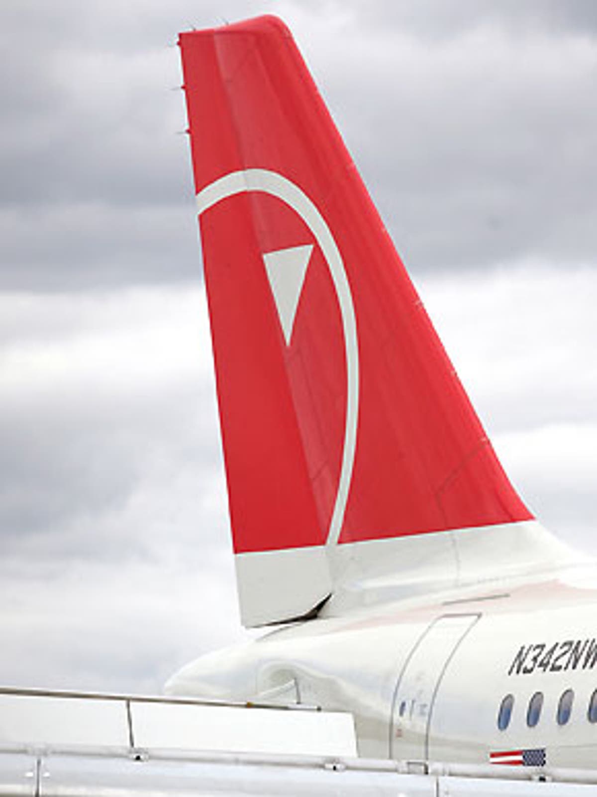 'Distracted' pilots overshot airport by 150 miles | The Independent ...