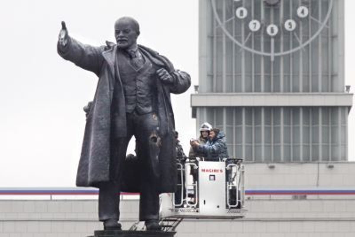 Russian Communists protest removal of Lenin statue | The Independent ...